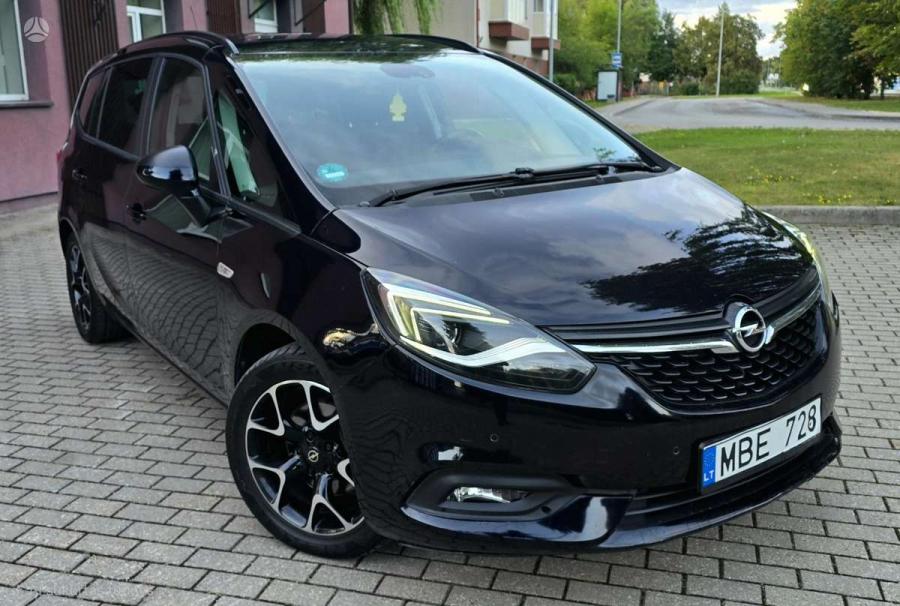 Blue Opel Zafira Tourer 2017 in Siauliai, with an engine capacity of 1.60 L and mileage of 250 thousand km for 5950 €, photo 5 on AUTOMOTO.COM.LV