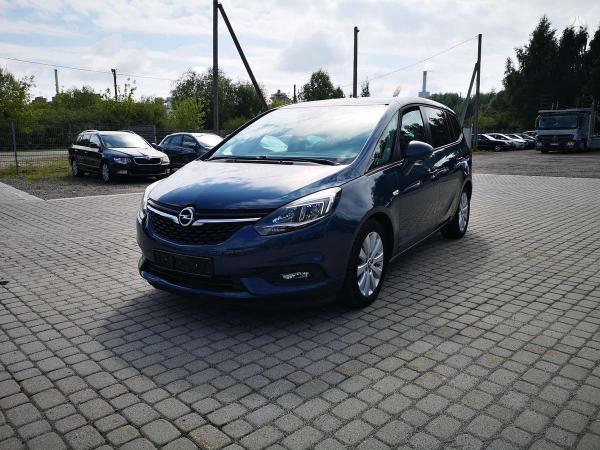 Blue Opel Zafira Tourer 2018 in Radviliskis, with an engine capacity of 1.36 L and mileage of 167 thousand km for 7750 €, photo 1 on AUTOMOTO.COM.LV