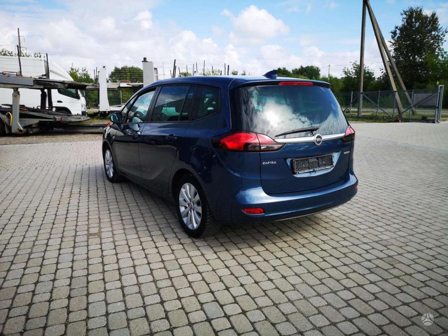 Blue Opel Zafira Tourer 2018 in Radviliskis, with an engine capacity of 1.36 L and mileage of 167 thousand km for 7750 €, photo 4 on AUTOMOTO.COM.LV