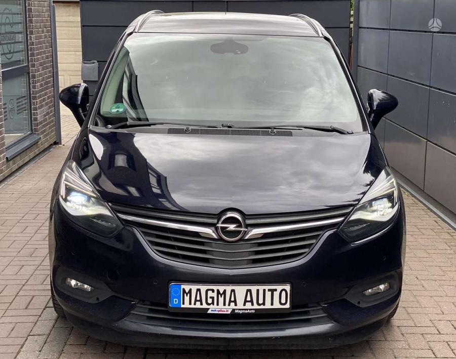Blue Opel Zafira Tourer 2019 in Marijampole, with an engine capacity of 1.96 L and mileage of 223 thousand km for 8450 €, photo 4 on AUTOMOTO.COM.LV