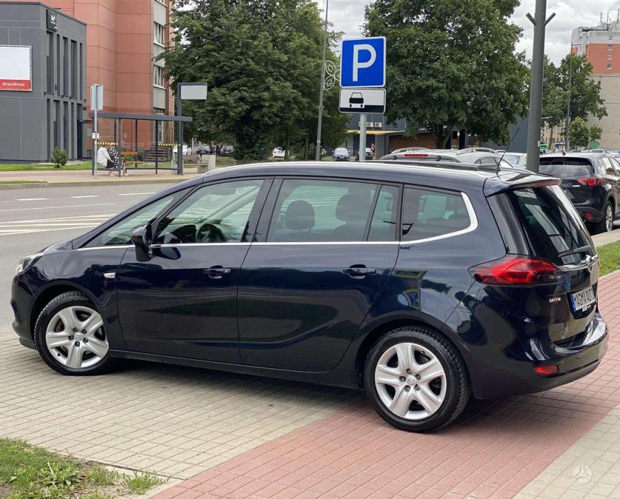 Blue Opel Zafira Tourer 2019 in Marijampole, with an engine capacity of 1.96 L and mileage of 223 thousand km for 8450 €, photo 6 on AUTOMOTO.COM.LV
