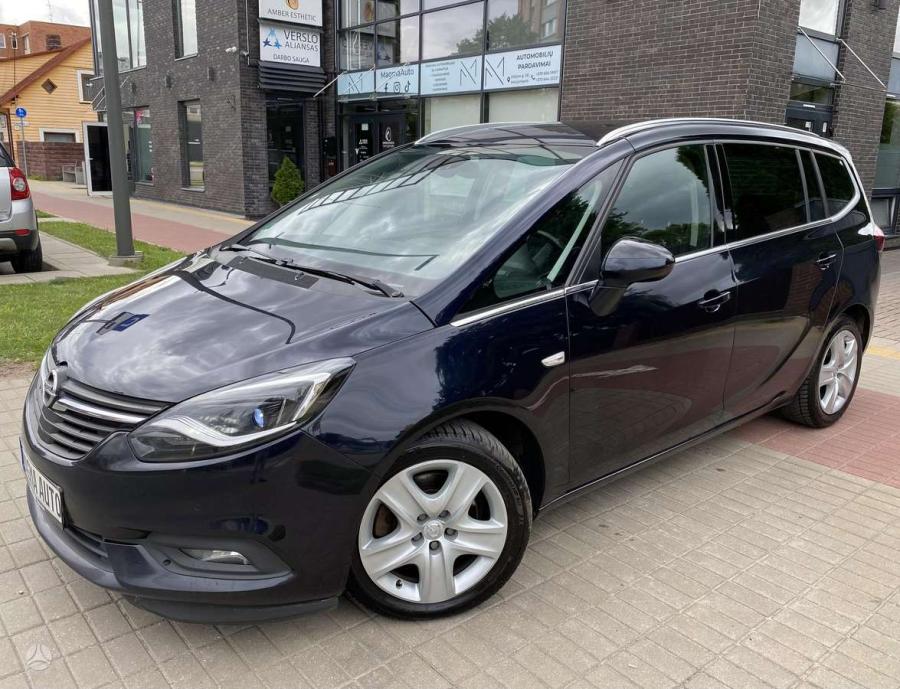 Blue Opel Zafira Tourer 2019 in Marijampole, with an engine capacity of 1.96 L and mileage of 223 thousand km for 8450 €, photo 10 on AUTOMOTO.COM.LV