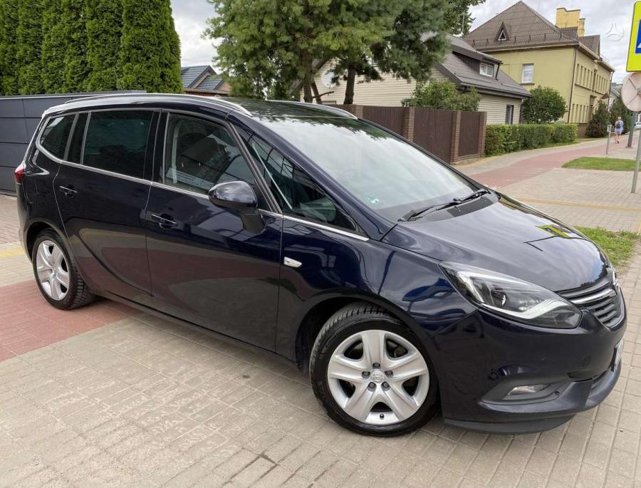 Blue Opel Zafira Tourer 2019 in Marijampole, with an engine capacity of 1.96 L and mileage of 223 thousand km for 8450 €, photo 12 on AUTOMOTO.COM.LV
