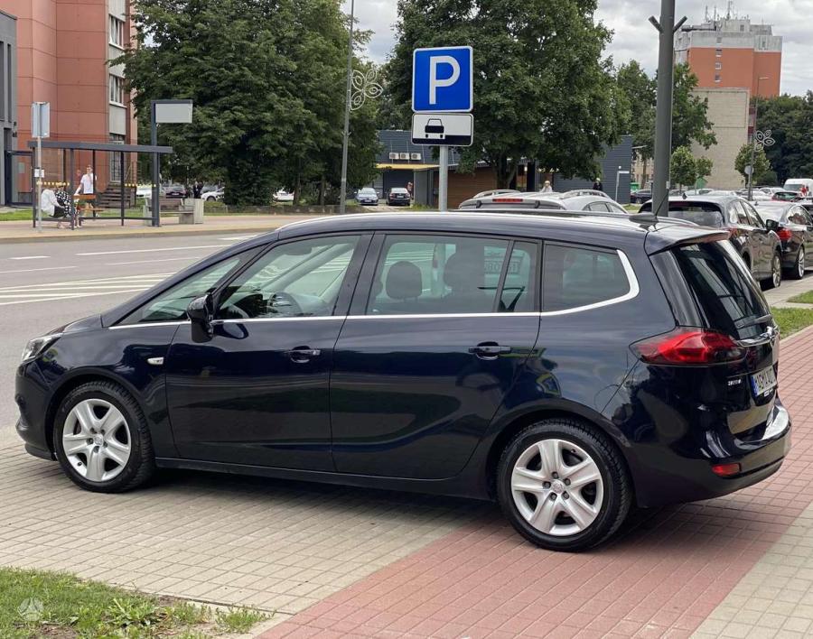 Blue Opel Zafira Tourer 2019 in Marijampole, with an engine capacity of 1.96 L and mileage of 223 thousand km for 8450 €, photo 13 on AUTOMOTO.COM.LV