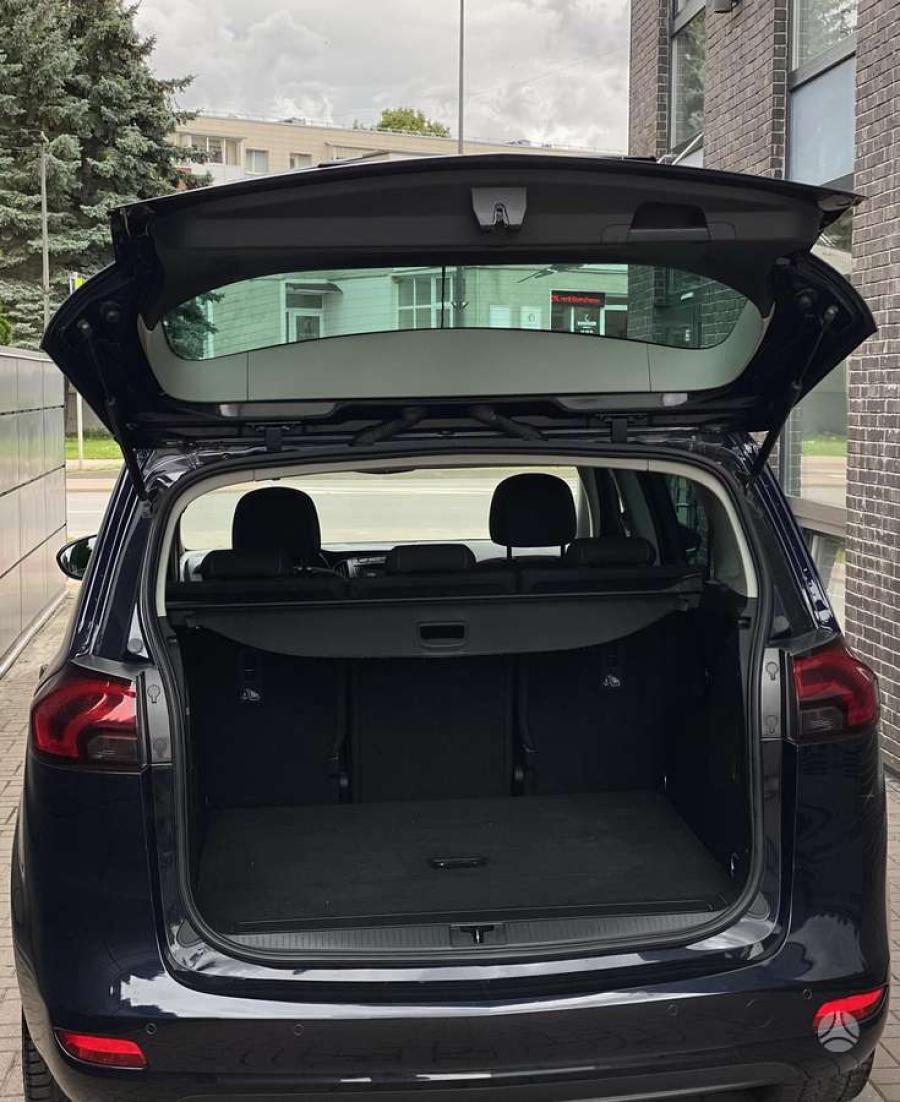 Blue Opel Zafira Tourer 2019 in Marijampole, with an engine capacity of 1.96 L and mileage of 223 thousand km for 8450 €, photo 18 on AUTOMOTO.COM.LV