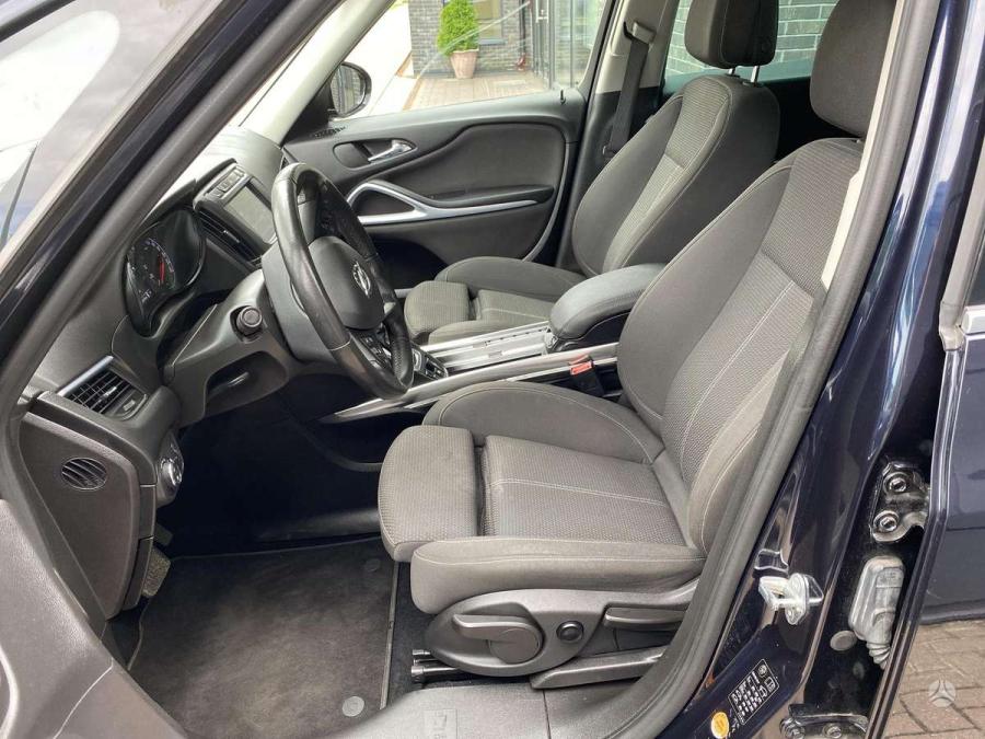 Blue Opel Zafira Tourer 2019 in Marijampole, with an engine capacity of 1.96 L and mileage of 223 thousand km for 8450 €, photo 20 on AUTOMOTO.COM.LV