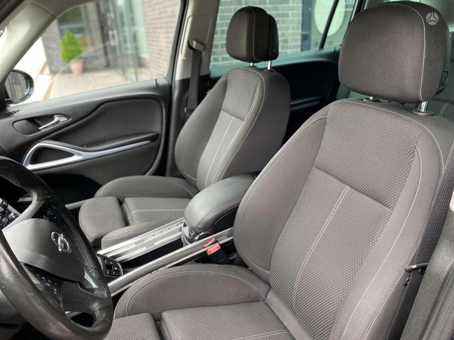 Blue Opel Zafira Tourer 2019 in Marijampole, with an engine capacity of 1.96 L and mileage of 223 thousand km for 8450 €, photo 22 on AUTOMOTO.COM.LV