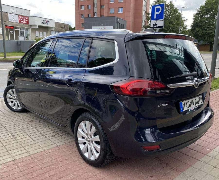 Blue Opel Zafira Tourer 2019 in Marijampole, with an engine capacity of 1.96 L and mileage of 249 thousand km for 8350 €, photo 5 on AUTOMOTO.COM.LV
