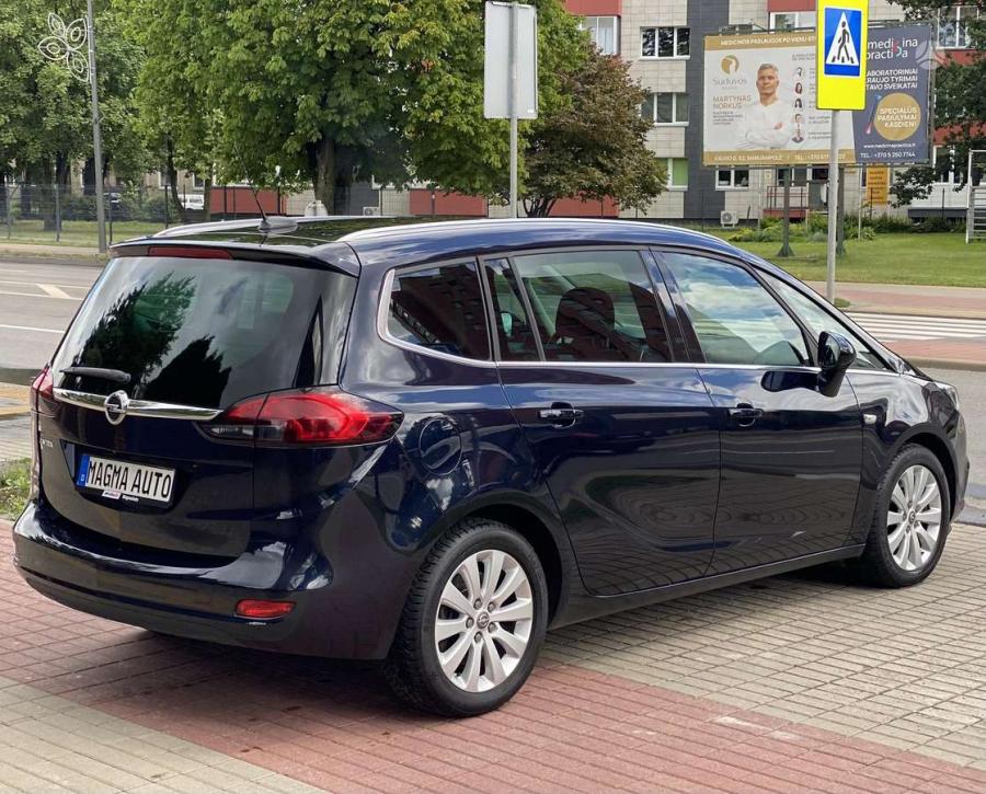 Blue Opel Zafira Tourer 2019 in Marijampole, with an engine capacity of 1.96 L and mileage of 249 thousand km for 8350 €, photo 6 on AUTOMOTO.COM.LV