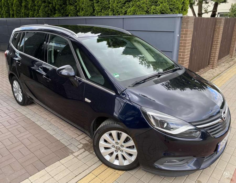 Blue Opel Zafira Tourer 2019 in Marijampole, with an engine capacity of 1.96 L and mileage of 249 thousand km for 8350 €, photo 7 on AUTOMOTO.COM.LV