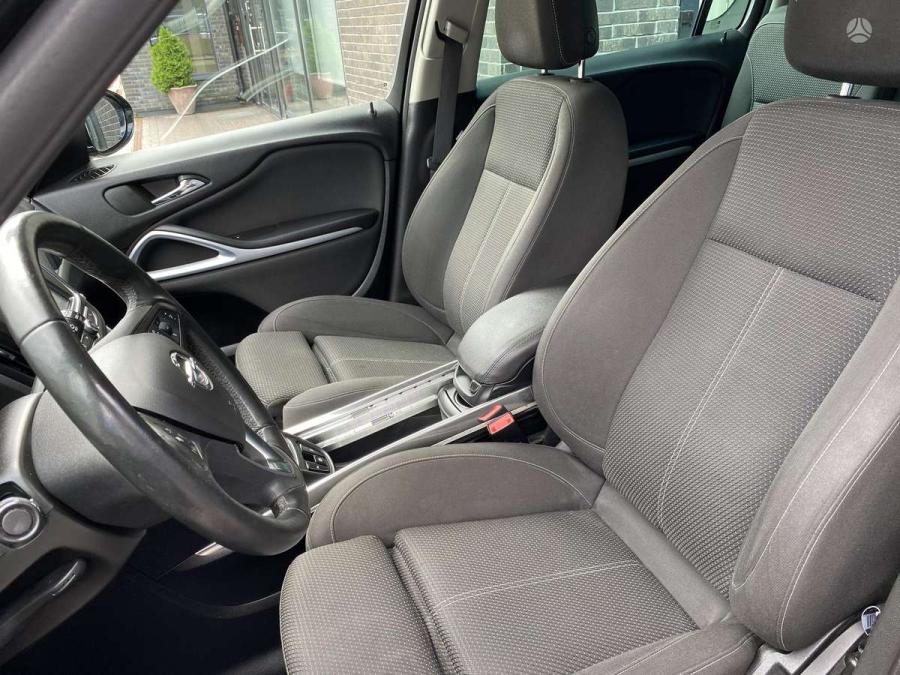 Blue Opel Zafira Tourer 2019 in Marijampole, with an engine capacity of 1.96 L and mileage of 249 thousand km for 8350 €, photo 24 on AUTOMOTO.COM.LV