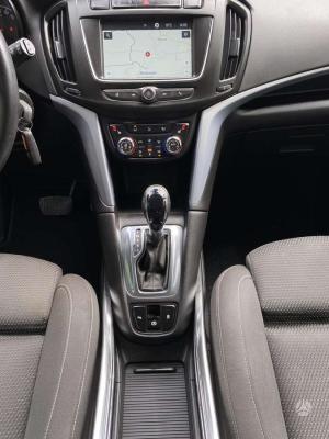 Blue Opel Zafira Tourer 2019 in Marijampole, with an engine capacity of 1.96 L and mileage of 249 thousand km for 8350 €, photo 28 on AUTOMOTO.COM.LV