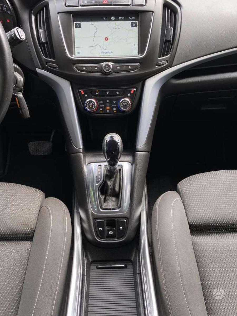 Blue Opel Zafira Tourer 2019 in Marijampole, with an engine capacity of 1.96 L and mileage of 249 thousand km for 8350 €, photo 28 on AUTOMOTO.COM.LV