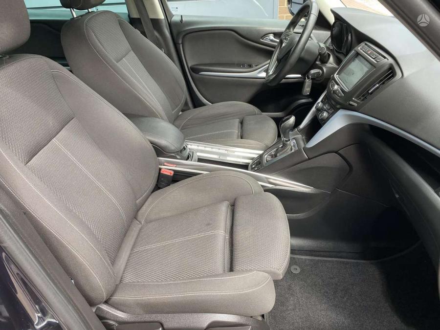 Blue Opel Zafira Tourer 2019 in Marijampole, with an engine capacity of 1.96 L and mileage of 249 thousand km for 8350 €, photo 39 on AUTOMOTO.COM.LV