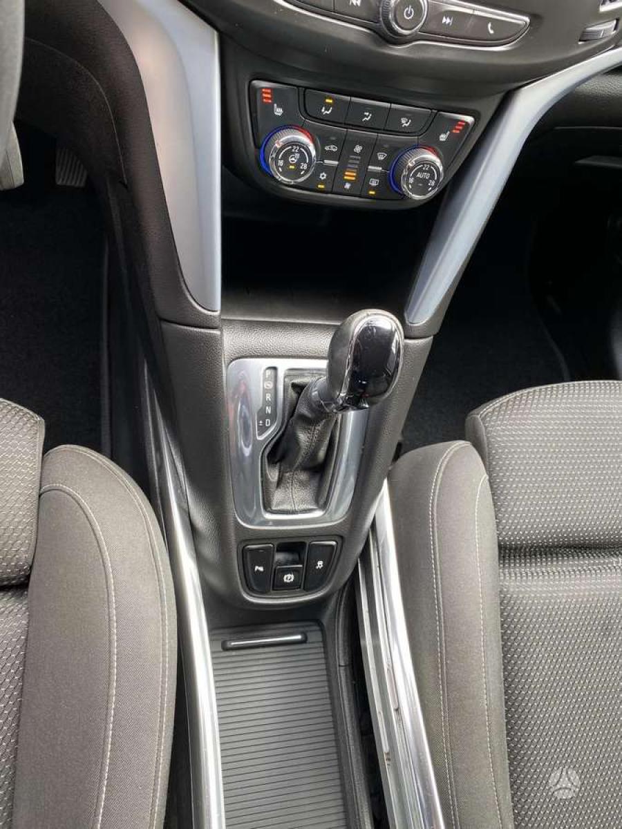 Blue Opel Zafira Tourer 2019 in Marijampole, with an engine capacity of 1.96 L and mileage of 249 thousand km for 8350 €, photo 41 on AUTOMOTO.COM.LV