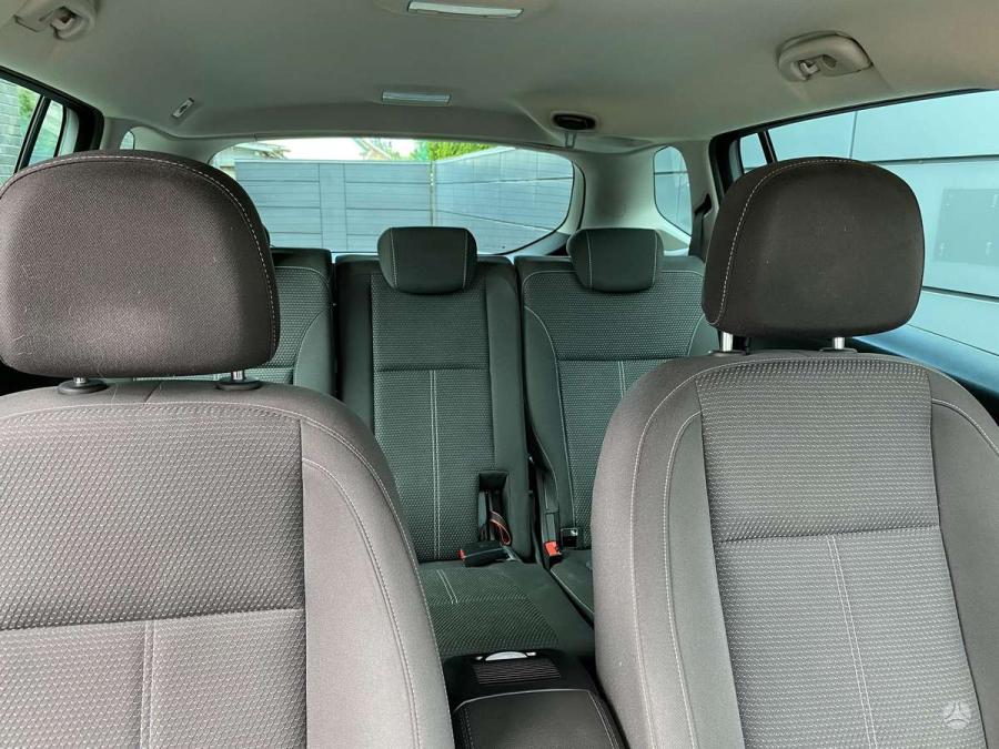 Blue Opel Zafira Tourer 2019 in Marijampole, with an engine capacity of 1.96 L and mileage of 249 thousand km for 8350 €, photo 45 on AUTOMOTO.COM.LV