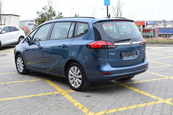 Blue Opel Zafira Tourer 2013 in Vilnius, with an engine capacity of 2.00 L and mileage of 263 thousand km for 4900 €, photo 5 on AUTOMOTO.COM.LV