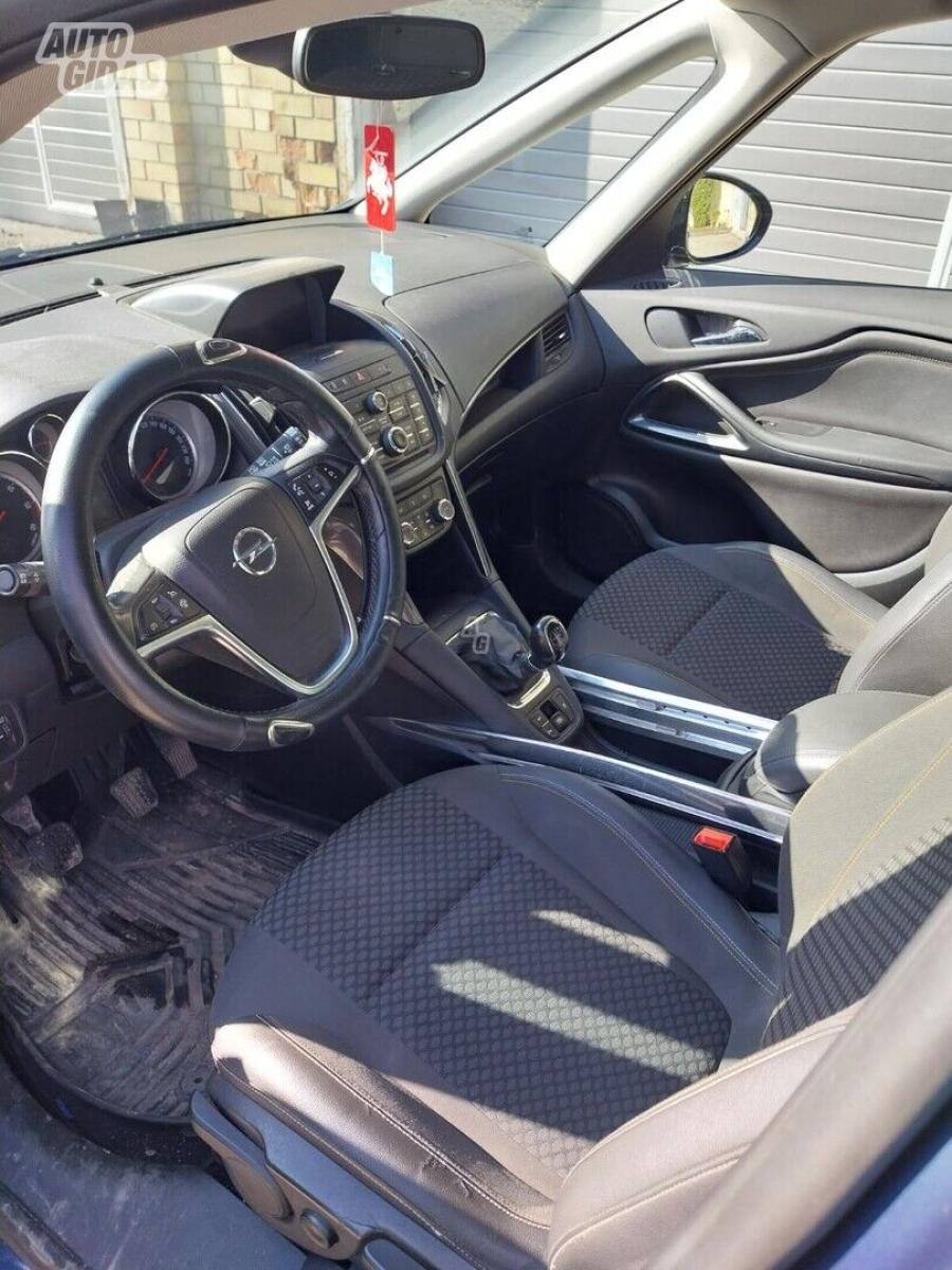 Zils Opel Zafira Tourer 2016 Viļņa, ar dzinēja tilpumu 2.00 L un nobraukumu 241 tūkst. km par 7200 €, foto 8 vietnē AUTOMOTO.COM.LV