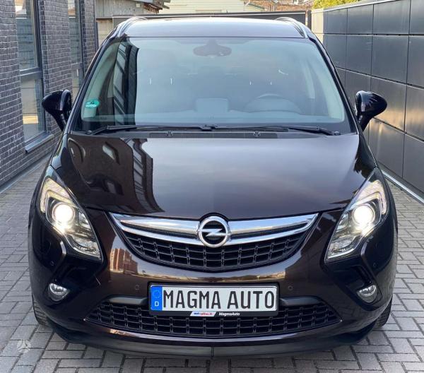 Brown Opel Zafira Tourer 2012 in Marijampole, with an engine capacity of 1.96 L and mileage of 239 thousand km for 6950 €, photo 3 on AUTOMOTO.COM.LV