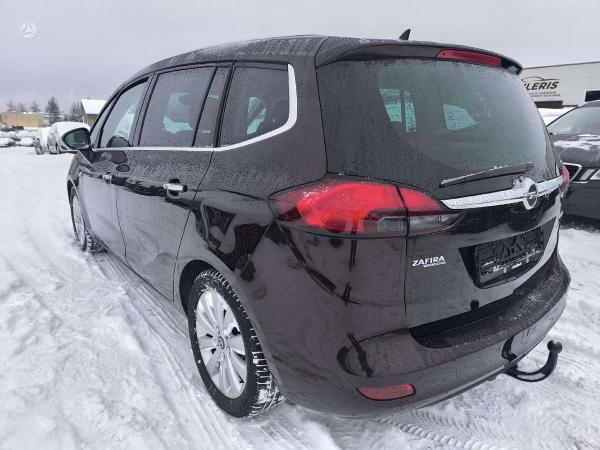 Brown Opel Zafira Tourer 2012 in Utena, with an engine capacity of 2.00 L and mileage of 277 thousand km for 4950 €, photo 3 on AUTOMOTO.COM.LV