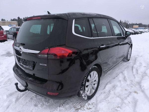 Brown Opel Zafira Tourer 2012 in Utena, with an engine capacity of 2.00 L and mileage of 277 thousand km for 4950 €, photo 4 on AUTOMOTO.COM.LV