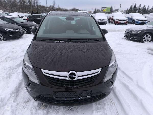 Brown Opel Zafira Tourer 2012 in Utena, with an engine capacity of 2.00 L and mileage of 277 thousand km for 4950 €, photo 9 on AUTOMOTO.COM.LV