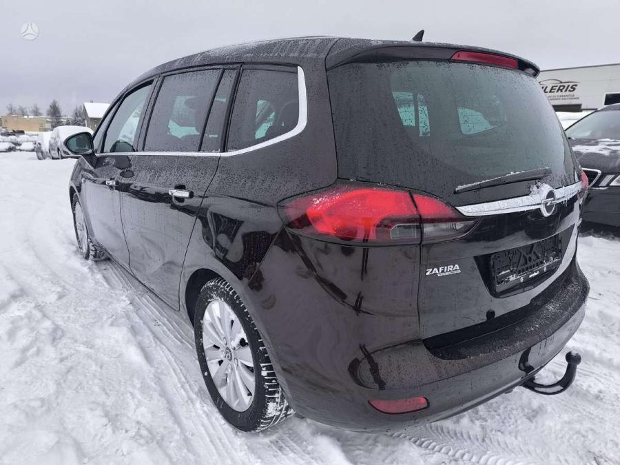 Brown Opel Zafira Tourer 2012 in Utena, with an engine capacity of 2.00 L and mileage of 277 thousand km for 4950 €, photo 3 on AUTOMOTO.COM.LV