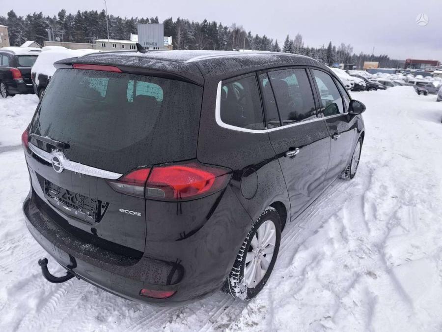 Brown Opel Zafira Tourer 2012 in Utena, with an engine capacity of 2.00 L and mileage of 277 thousand km for 4950 €, photo 8 on AUTOMOTO.COM.LV