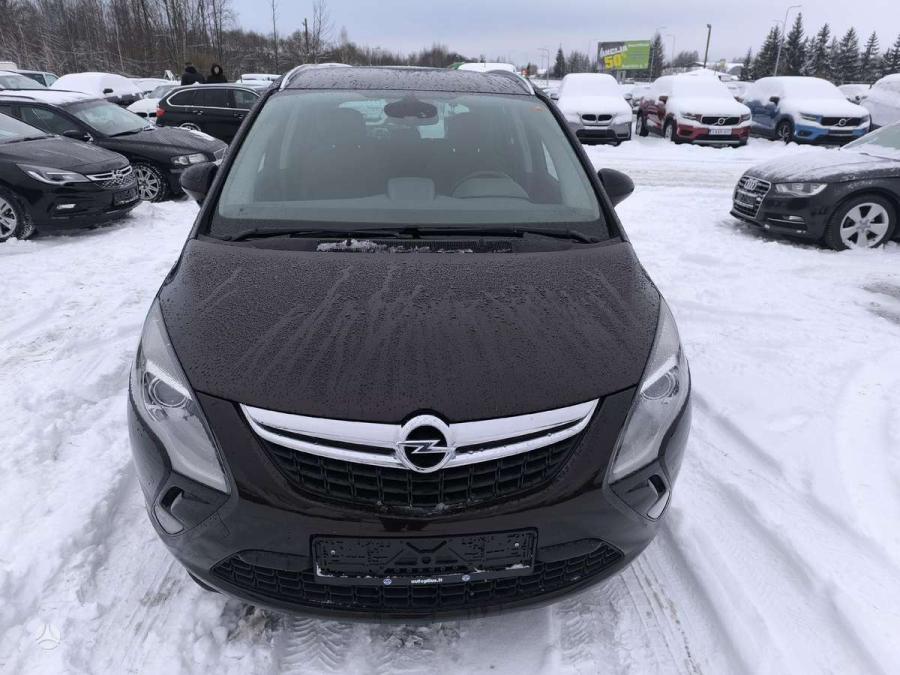 Brown Opel Zafira Tourer 2012 in Utena, with an engine capacity of 2.00 L and mileage of 277 thousand km for 4950 €, photo 9 on AUTOMOTO.COM.LV
