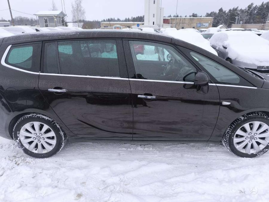 Brown Opel Zafira Tourer 2012 in Utena, with an engine capacity of 2.00 L and mileage of 277 thousand km for 4950 €, photo 11 on AUTOMOTO.COM.LV