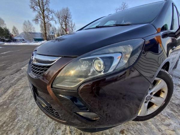 Brown Opel Zafira Tourer 2012 in Vilnius, with an engine capacity of 1.96 L and mileage of 255 thousand km for 5550 €, photo 2 on AUTOMOTO.COM.LV