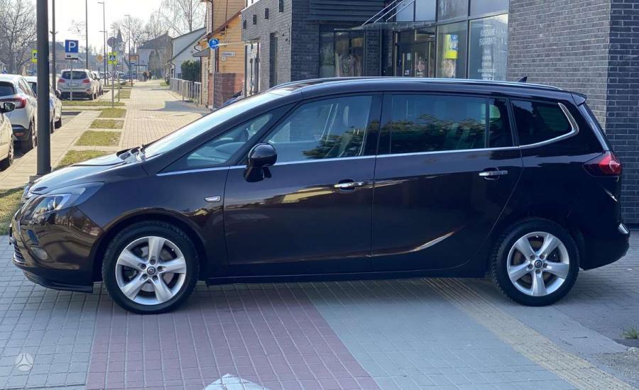 Brown Opel Zafira Tourer 2012 in Marijampole, with an engine capacity of 1.96 L and mileage of 239 thousand km for 6950 €, photo 12 on AUTOMOTO.COM.LV