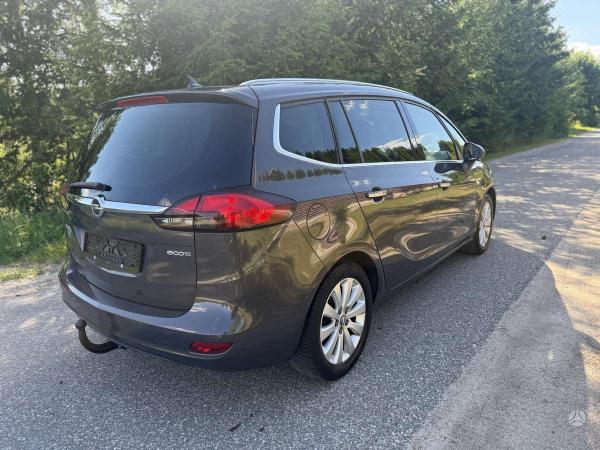 Brown Opel Zafira Tourer 2012 in Utena, with an engine capacity of 1.96 L and mileage of 182 thousand km for 5250 €, photo 4 on AUTOMOTO.COM.LV