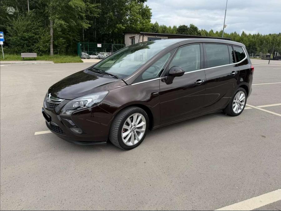 Brown Opel Zafira Tourer 2012 in Taurage, with an engine capacity of 1.96 L and mileage of 268 thousand km for 5850 €, photo 4 on AUTOMOTO.COM.LV