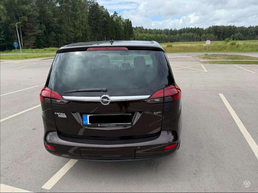 Brown Opel Zafira Tourer 2012 in Taurage, with an engine capacity of 1.96 L and mileage of 268 thousand km for 5850 €, photo 6 on AUTOMOTO.COM.LV