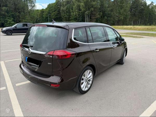 Brown Opel Zafira Tourer 2012 in Taurage, with an engine capacity of 1.96 L and mileage of 268 thousand km for 5850 €, photo 6 on AUTOMOTO.COM.LV