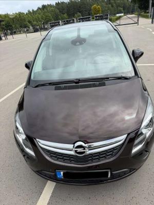 Brown Opel Zafira Tourer 2012 in Taurage, with an engine capacity of 1.96 L and mileage of 268 thousand km for 5850 €, photo 8 on AUTOMOTO.COM.LV