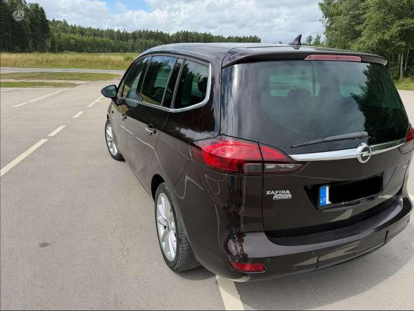Brown Opel Zafira Tourer 2012 in Taurage, with an engine capacity of 1.96 L and mileage of 268 thousand km for 5850 €, photo 8 on AUTOMOTO.COM.LV