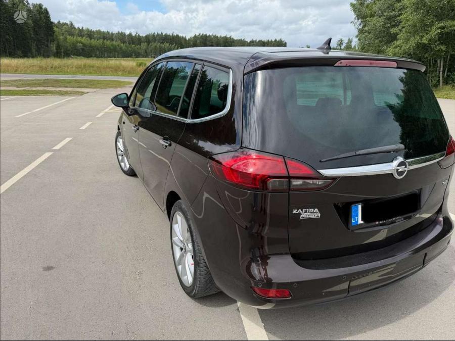 Brown Opel Zafira Tourer 2012 in Taurage, with an engine capacity of 1.96 L and mileage of 268 thousand km for 5850 €, photo 9 on AUTOMOTO.COM.LV