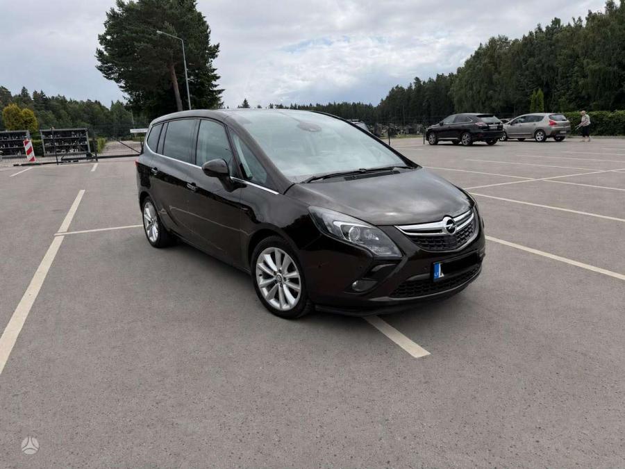 Brown Opel Zafira Tourer 2012 in Taurage, with an engine capacity of 1.96 L and mileage of 268 thousand km for 5850 €, photo 13 on AUTOMOTO.COM.LV