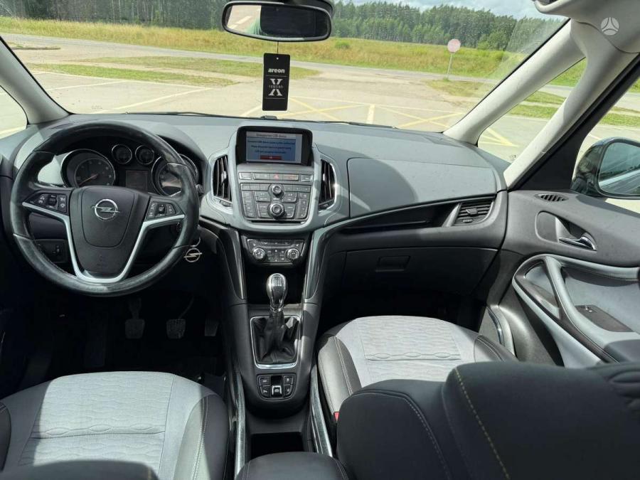 Brown Opel Zafira Tourer 2012 in Taurage, with an engine capacity of 1.96 L and mileage of 268 thousand km for 5850 €, photo 16 on AUTOMOTO.COM.LV