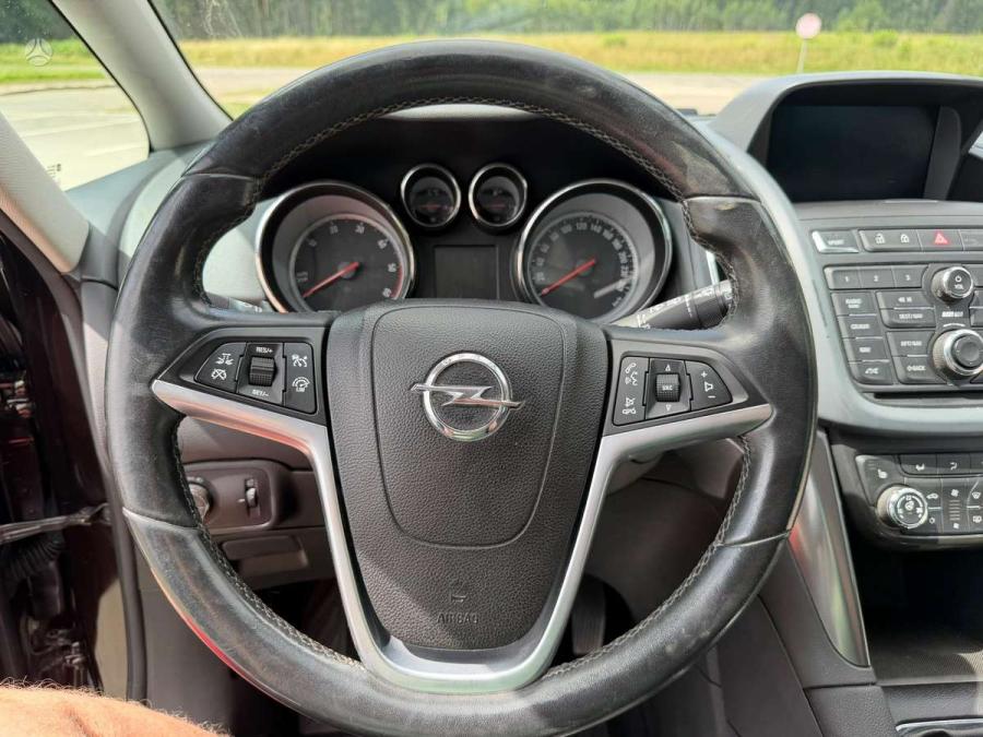 Brown Opel Zafira Tourer 2012 in Taurage, with an engine capacity of 1.96 L and mileage of 268 thousand km for 5850 €, photo 17 on AUTOMOTO.COM.LV