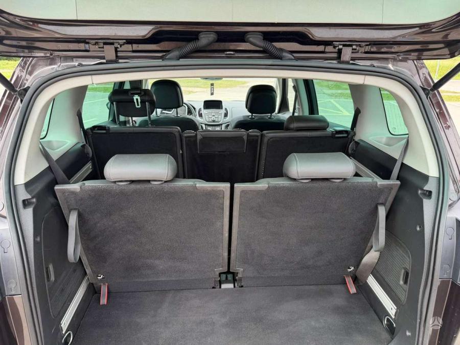 Brown Opel Zafira Tourer 2012 in Taurage, with an engine capacity of 1.96 L and mileage of 268 thousand km for 5850 €, photo 28 on AUTOMOTO.COM.LV