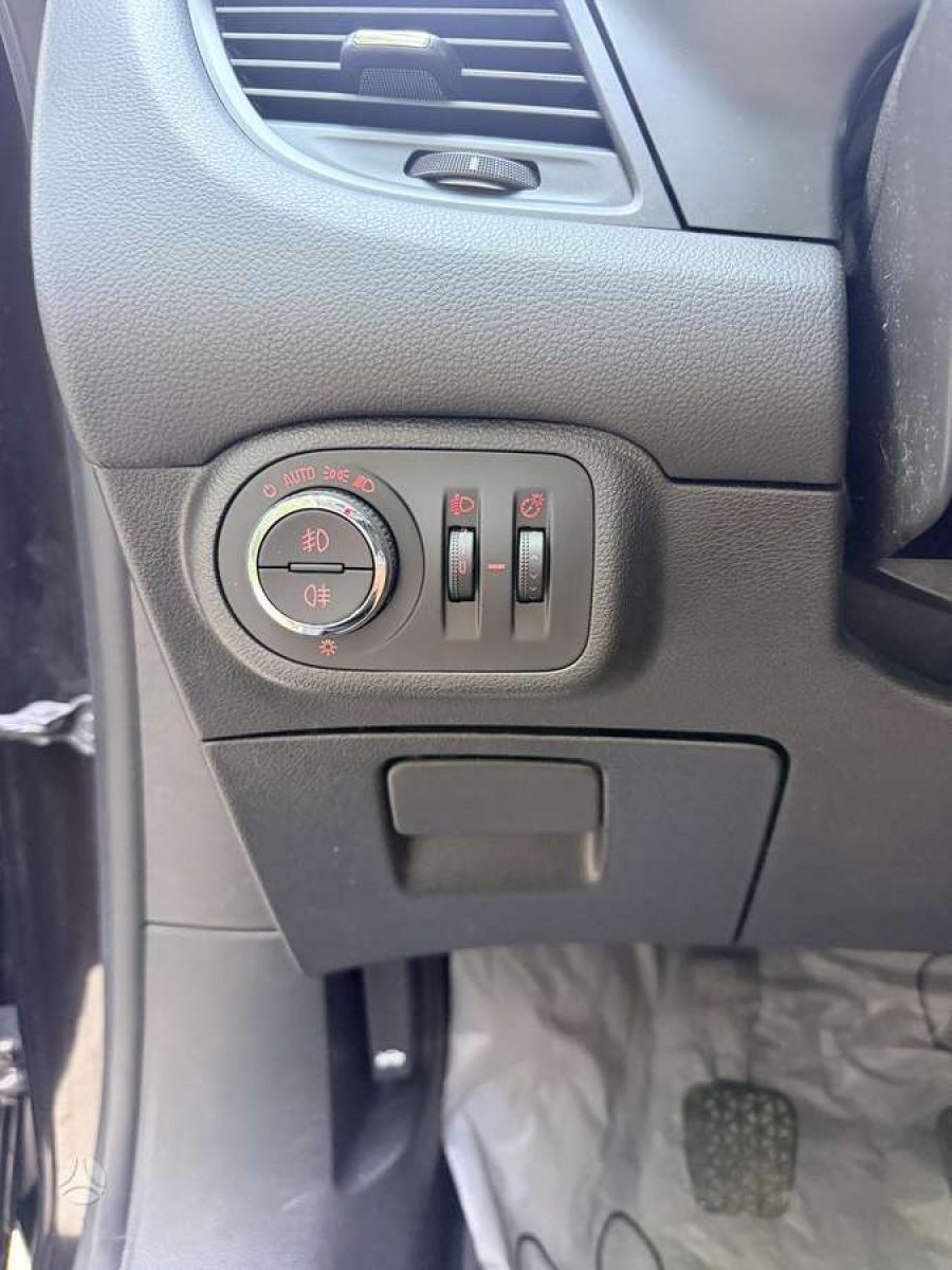Коричневый Опель Zafira Tourer 2012 в Таураге, объемом двигателя 1.96 л и пробегом 179 тыс. км за 4999 €, фото 17 на AUTOMOTO.COM.LV