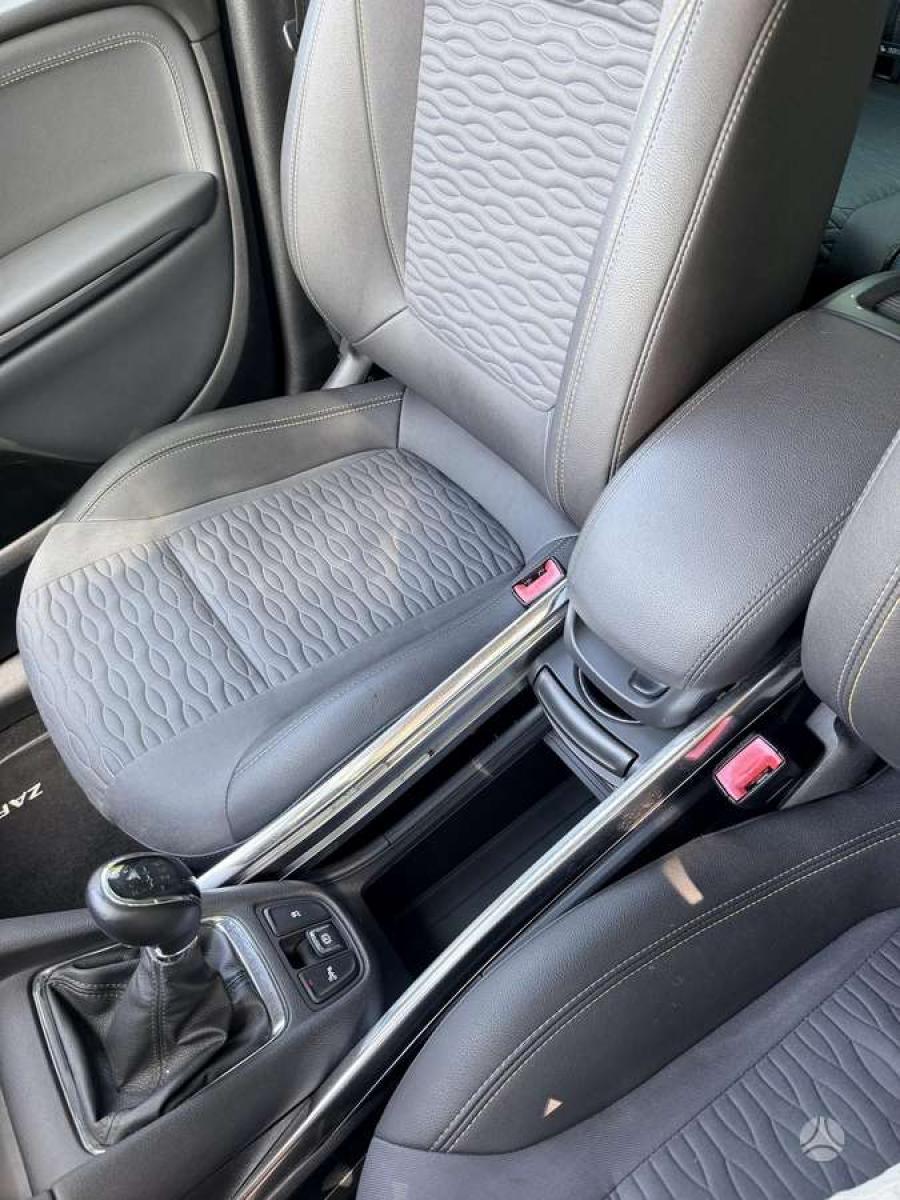 Коричневый Опель Zafira Tourer 2012 в Таураге, объемом двигателя 1.96 л и пробегом 179 тыс. км за 4999 €, фото 28 на AUTOMOTO.COM.LV
