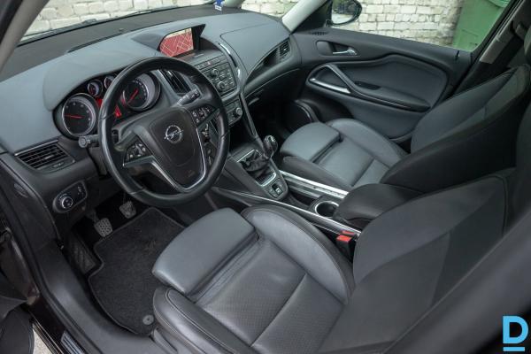 Brūns Opel Zafira Tourer 2012 Liepāja, ar dzinēja tilpumu 2.00 L un nobraukumu 271 tūkst. km par 6500 €, foto 5 vietnē AUTOMOTO.COM.LV