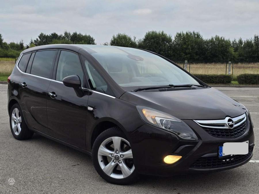 Brown Opel Zafira Tourer 2012 in Siauliai, with an engine capacity of 1.96 L and mileage of 320 thousand km for 4250 €, photo 4 on AUTOMOTO.COM.LV