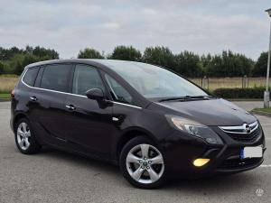 Brown Opel Zafira Tourer 2012 in Siauliai, with an engine capacity of 1.96 L and mileage of 320 thousand km for 4250 €, photo 5 on AUTOMOTO.COM.LV