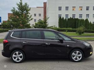 Brown Opel Zafira Tourer 2012 in Siauliai, with an engine capacity of 1.96 L and mileage of 320 thousand km for 4250 €, photo 6 on AUTOMOTO.COM.LV