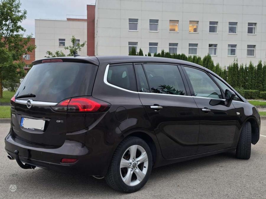Brown Opel Zafira Tourer 2012 in Siauliai, with an engine capacity of 1.96 L and mileage of 320 thousand km for 4250 €, photo 7 on AUTOMOTO.COM.LV